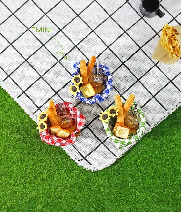 D075 Mini Bread Basket Food Miniature 1/12 Scale For Dollhouse Diorama ...