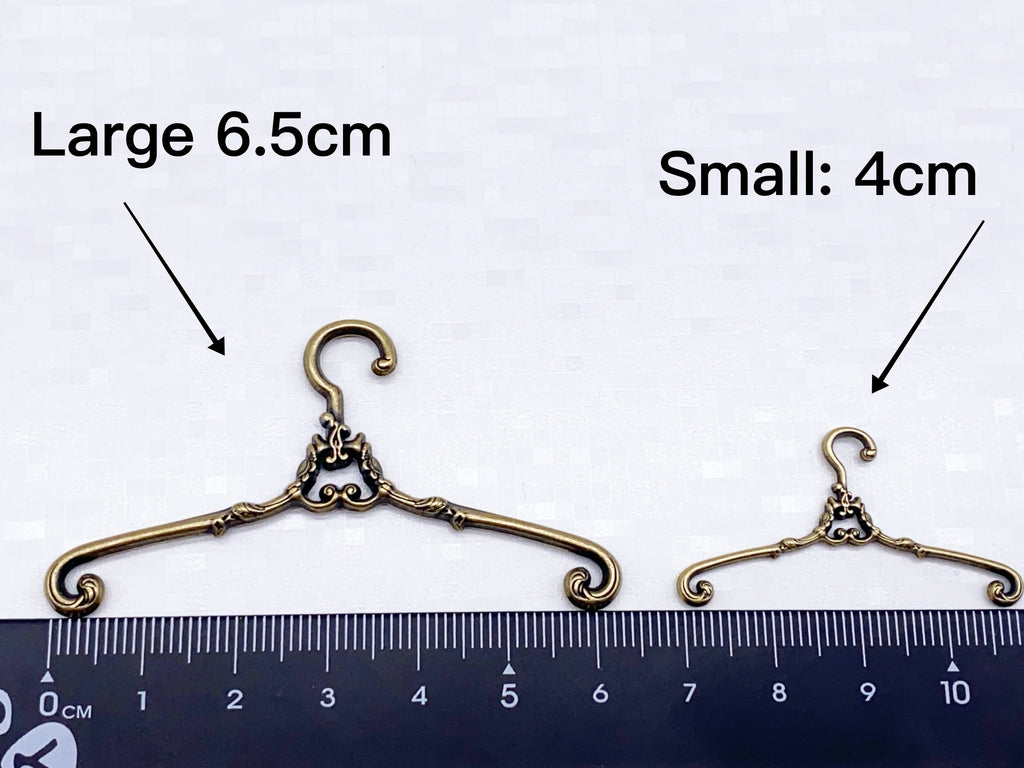 D048 Cute Miniature Clothes 6.5cm 4cm Hanger For 1/6 1/12 Miniature Fo ...
