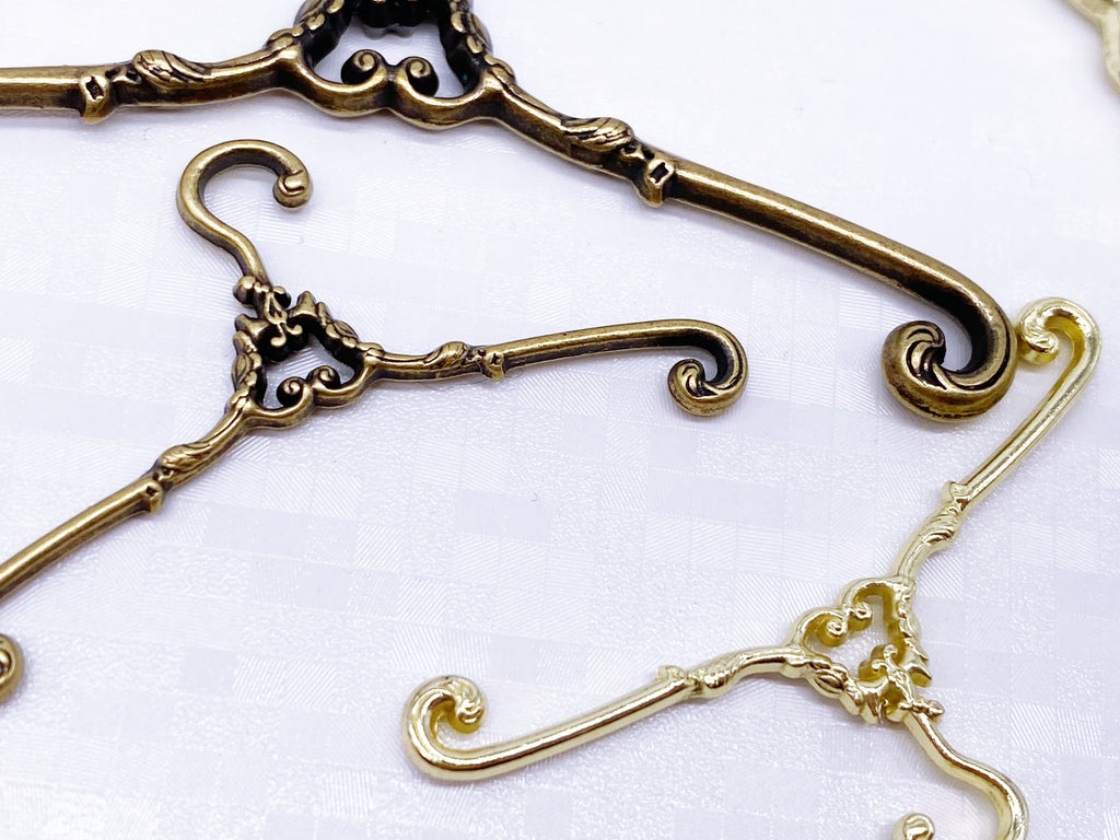 D048 Cute Miniature Clothes 6.5cm 4cm Hanger For 1/6 1/12 Miniature Fo ...
