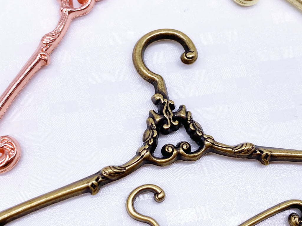 D048 Cute Miniature Clothes 6.5cm 4cm Hanger For 1/6 1/12 Miniature Fo ...