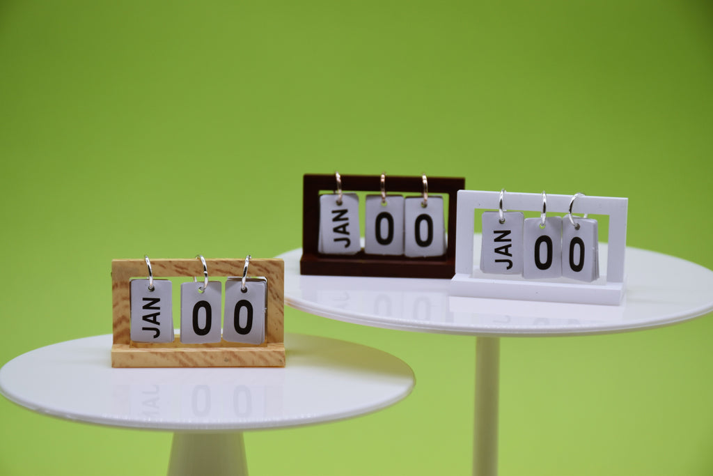 D050 Desktop Table Reusable Calendar Dollhouse Miniature Display For 1 ...